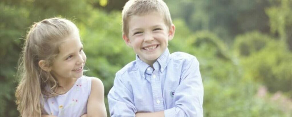 Encouraging Good Sibling Relationships - Messy Family Project